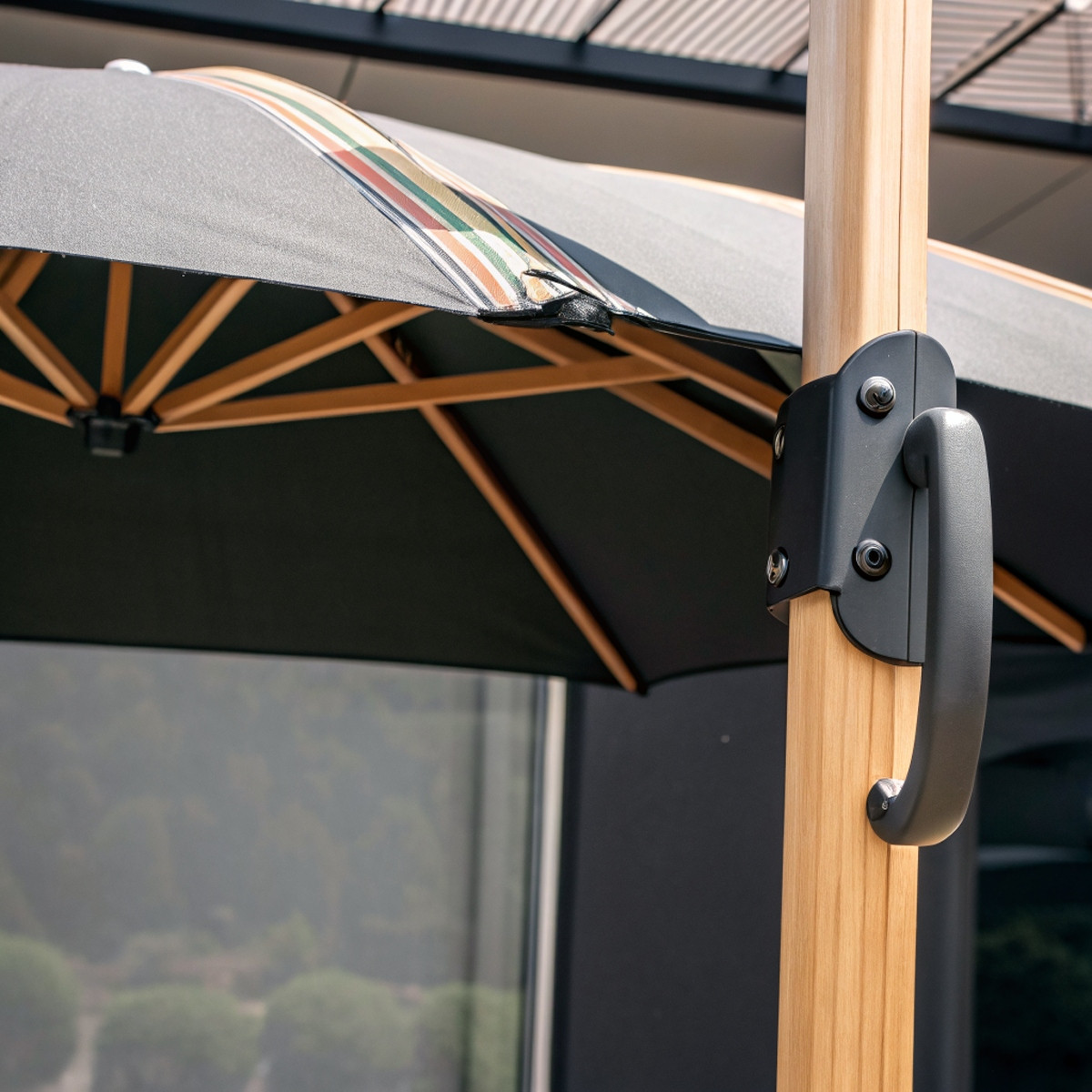Comment choisir entre un parasol en bois et un parasol en aluminium